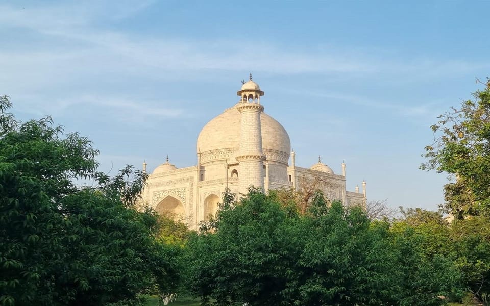Agra: Excursión al Taj Mahal al amanecer con luz de luna llena en el ...