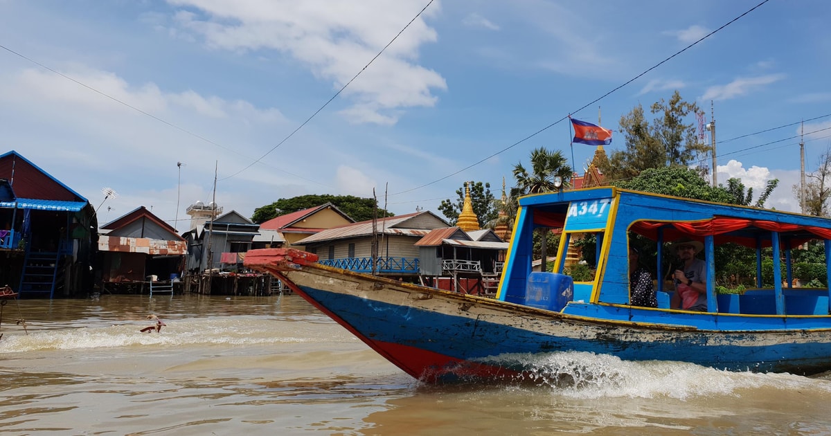 Kompong Kleang, floating village. | GetYourGuide