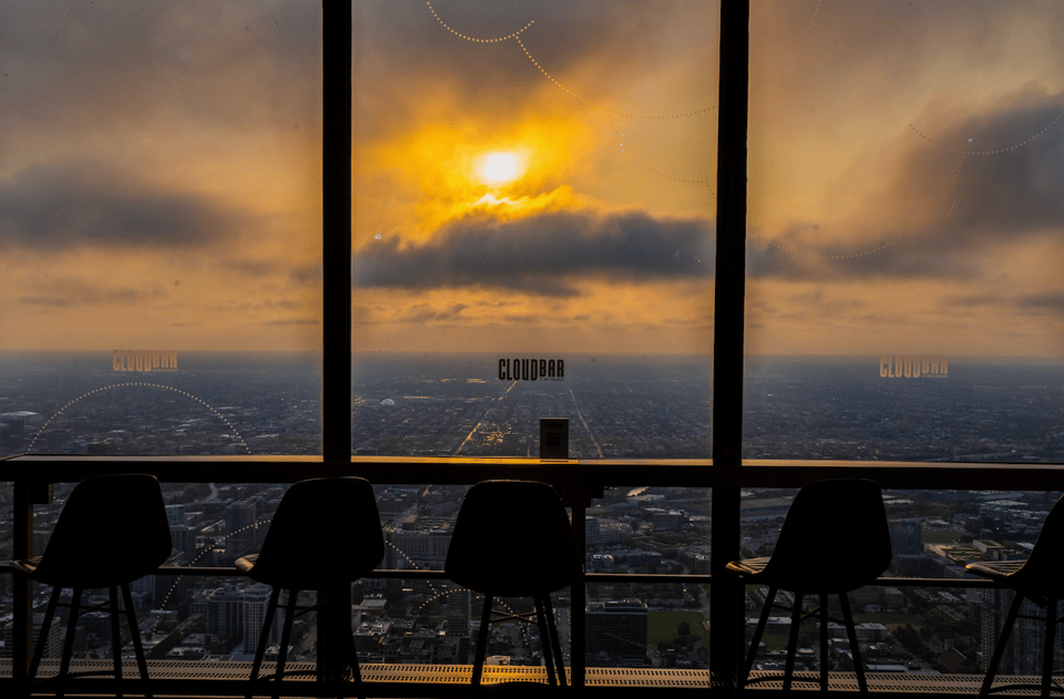 Chicago: 360 Chicago Observation Deck Sip and View Ticket | GetYourGuide