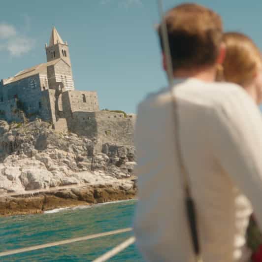 Din Portovenere: Tur privat cu barca cu vele în Golf | GetYourGuide