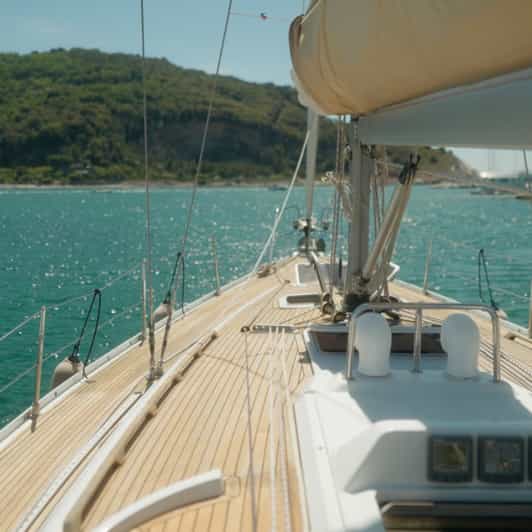 Din Portovenere: Tur privat cu barca cu vele în Golf | GetYourGuide
