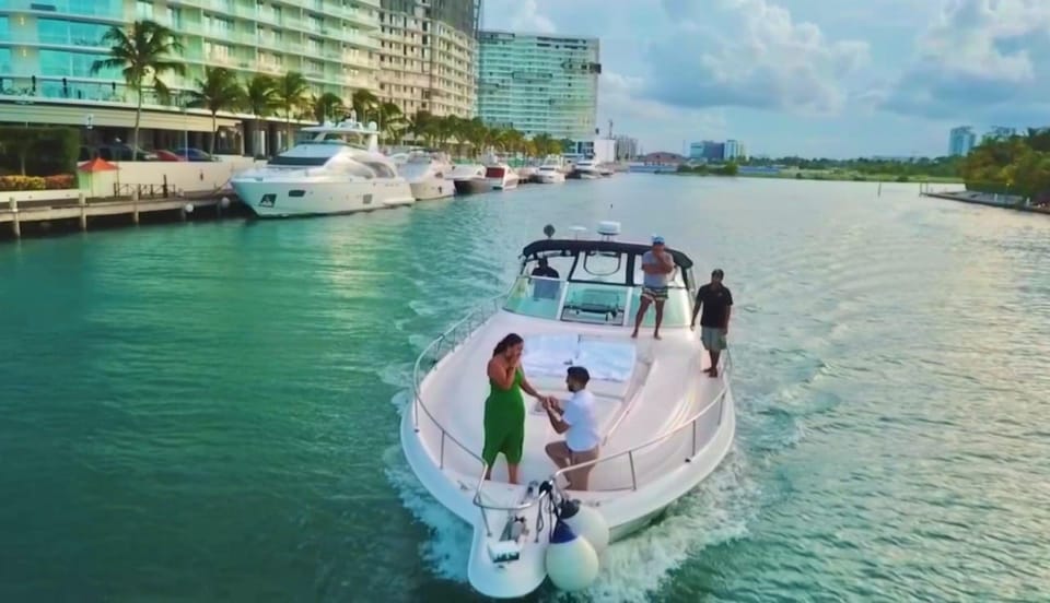 Yate privado en Cancún para un máximo de 15 personas | GetYourGuide