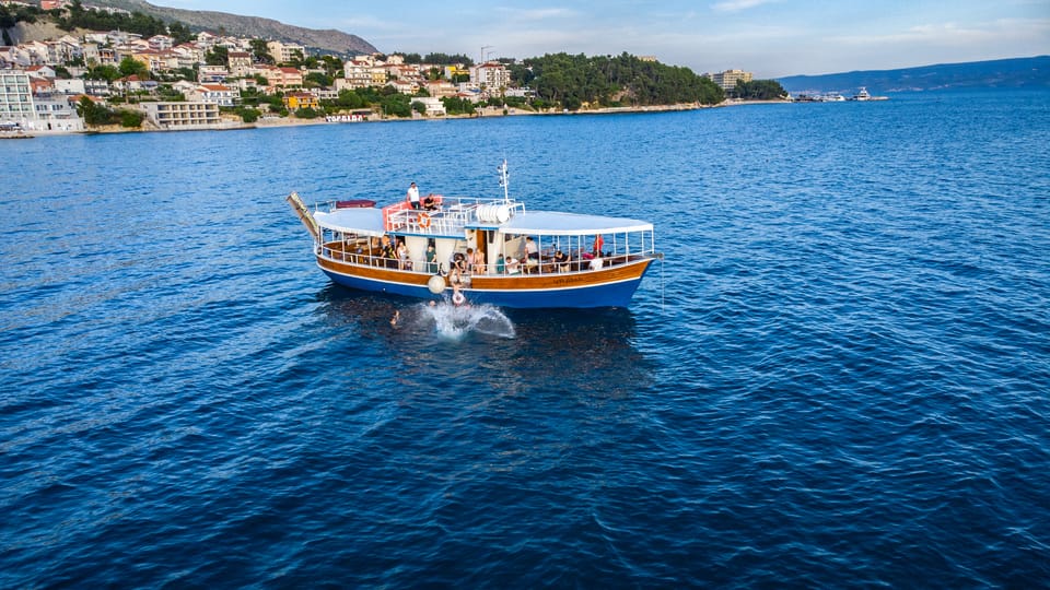 Split: Blå lagunen och Šolta båttur med lunch och drycker | GetYourGuide