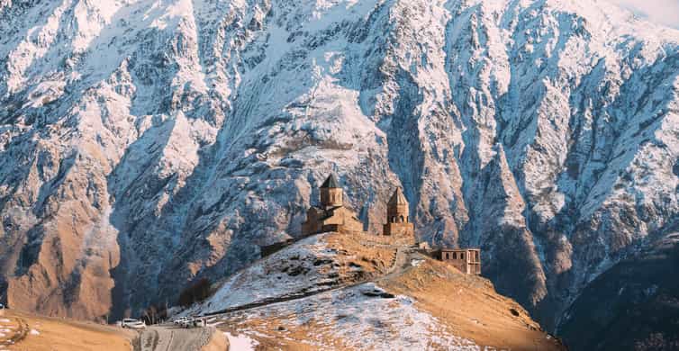 Mount Kazbegi Actividades de invierno: lo MEJOR de 2024 - Cancelación ...