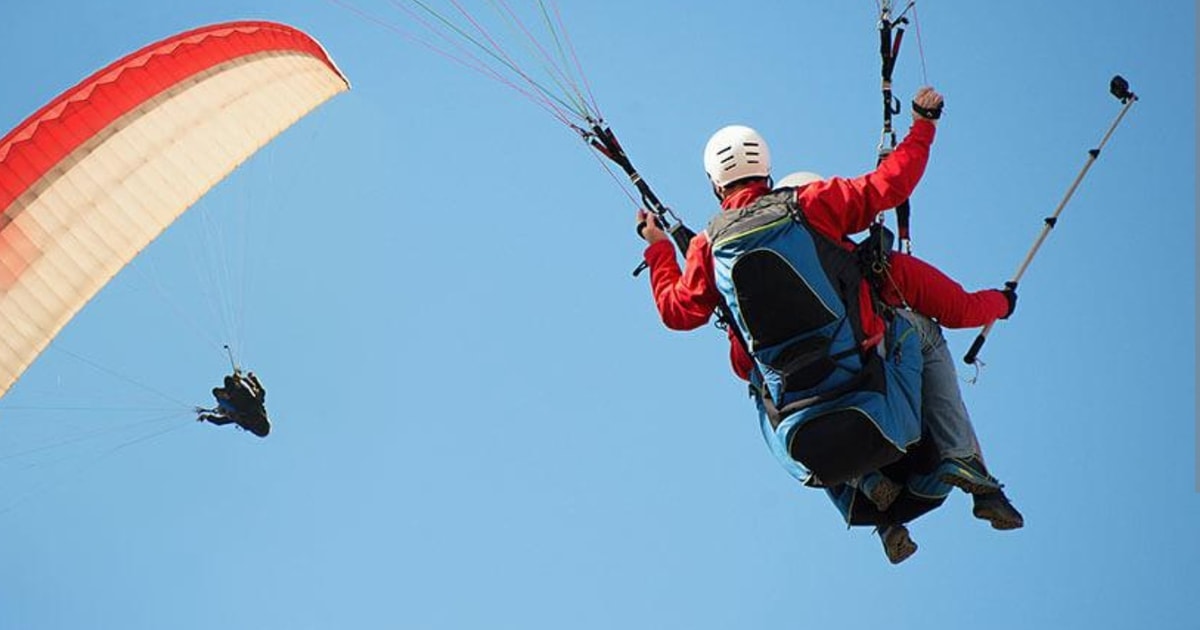 Marakeš: jednodnevni izlet na planine Atlas paragliding i jahanje deva ...