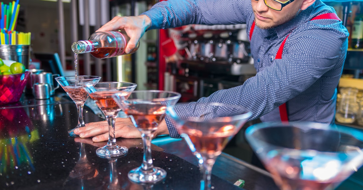 Valencia: Bar-Hopping mit Free Shots und einem Willkommens-Cocktail ...