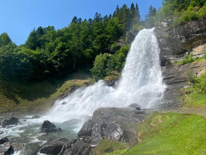 Bergen: Persiguiendo las Cascadas del Fiordo de Hardangerfjord Excursión por la costa | GetYourGuide