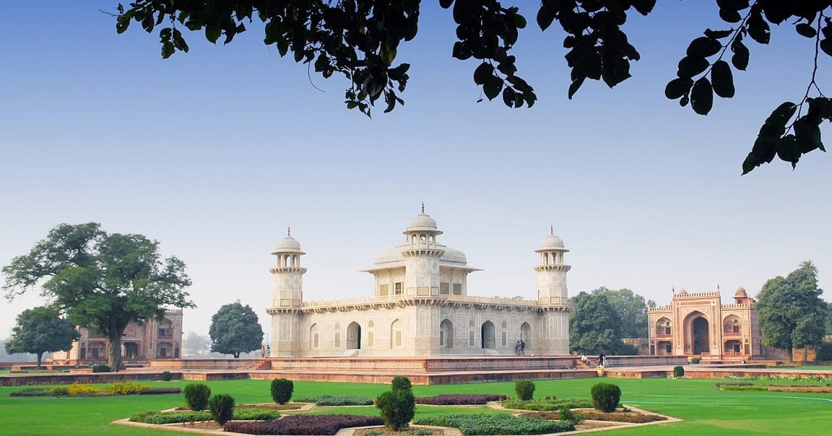 Taj Mahal Agra túra Goából | GetYourGuide