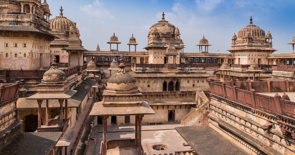 Vanuit Khajuraho: dagtour met gids naar het fort van Orccha. | GetYourGuide