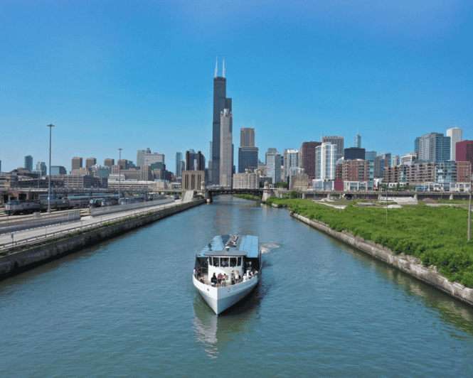 Chicago: crucero con almuerzo Acción de Gracias río Chicago | GetYourGuide