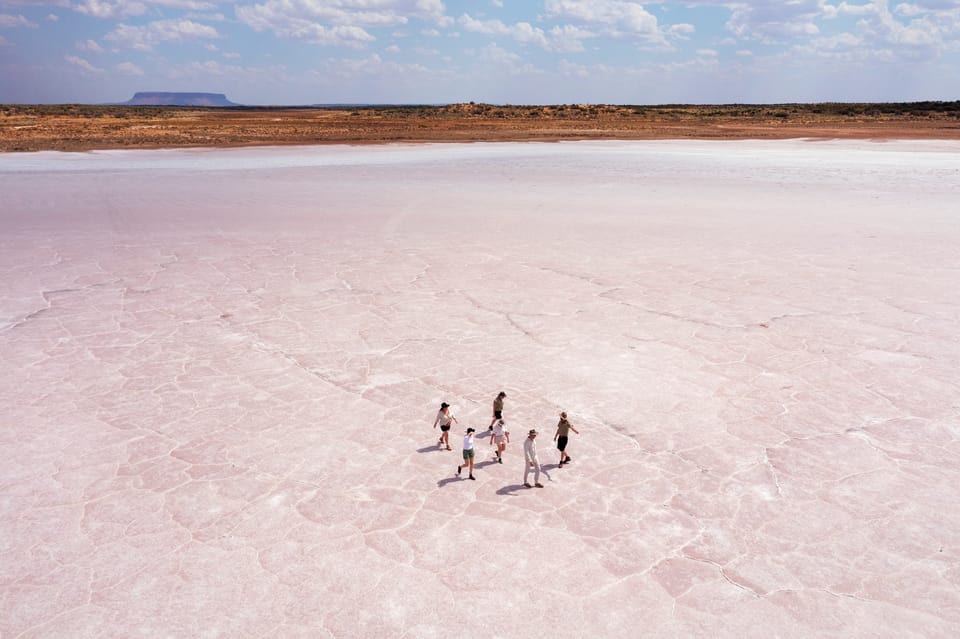 Excursión en 4x4 en grupo reducido al Monte Conner desde Ayers Rock ...