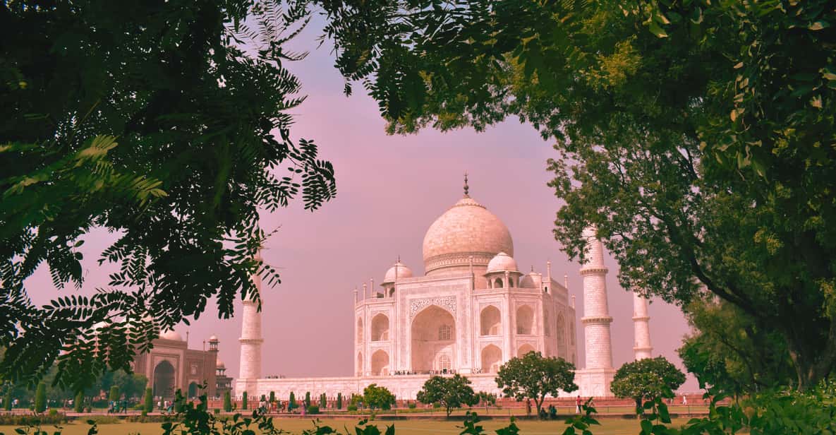 Taj Mahal-tour vanuit Delhi: Agra-tour op dezelfde dag met de auto ...