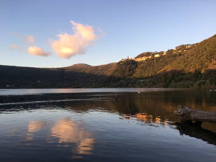 Lago Nemi: Curso de SUP y Degustación de Comida en el Lago | GetYourGuide