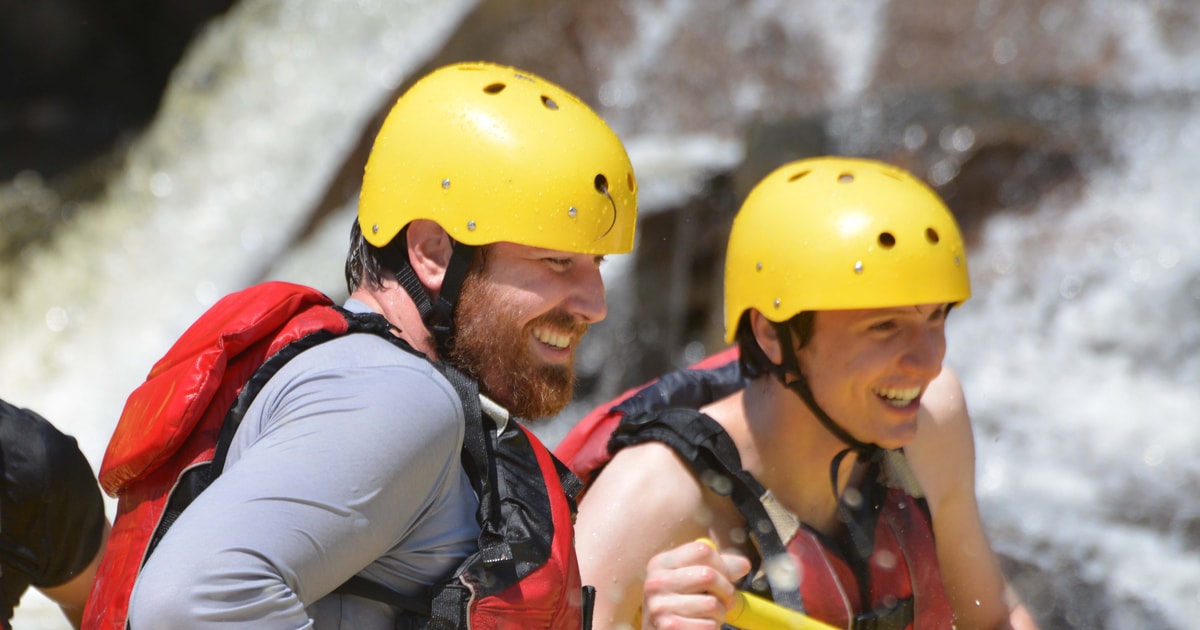 Día completo de rafting en aguas bravas por el río Rouge. | GetYourGuide