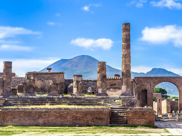 Sorrento: Mount Vesuvius & Pompeii met retourtransfer | GetYourGuide