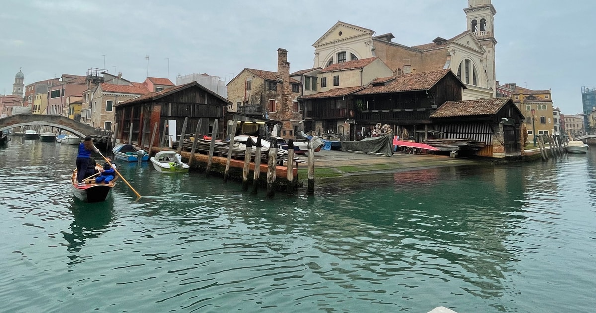 Dorsoduro Artistic Hub Tour with Optional Guggenheim Tickets | GetYourGuide