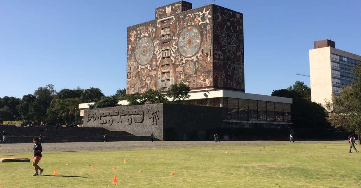 Passeggia nel campus UNAM, patrimonio mondiale dell'UNESCO | GetYourGuide