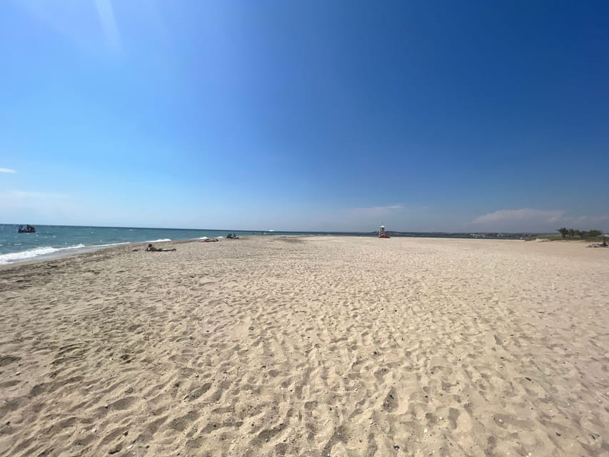 Nadar y relajarse en hermosas playas | GetYourGuide