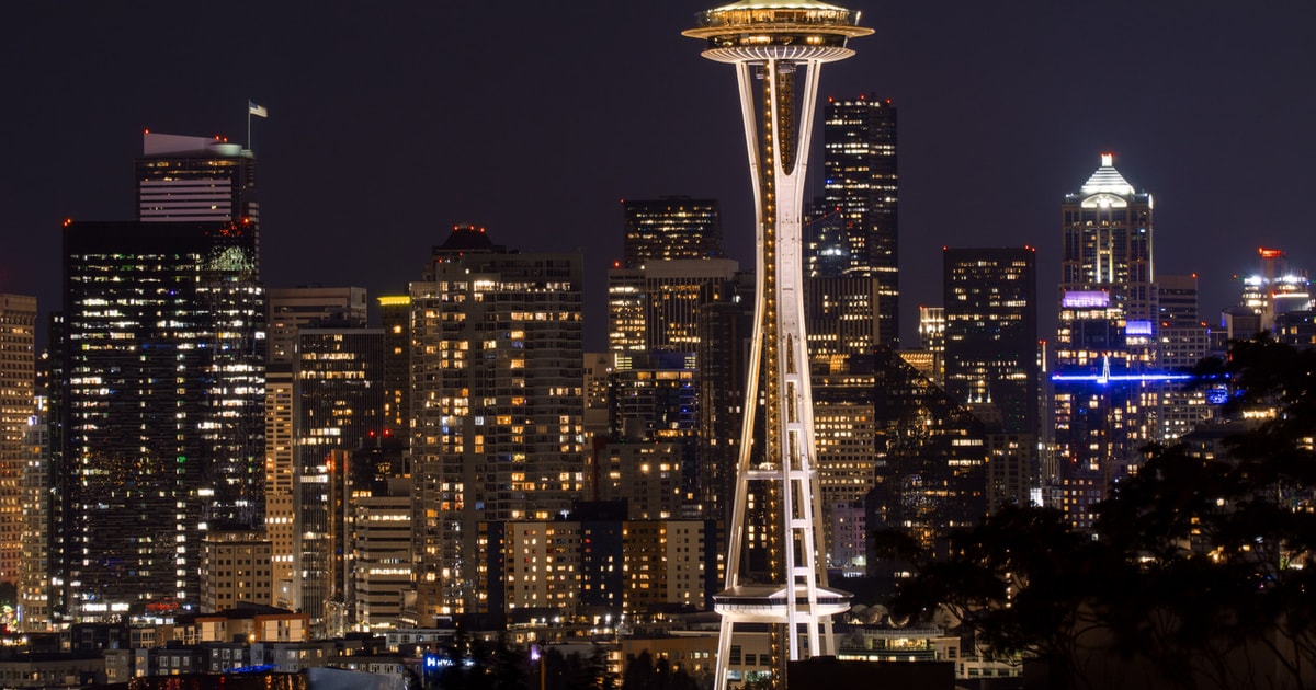 Seattle: Scenic Night Tour mit Space Needle & Skywheel | GetYourGuide