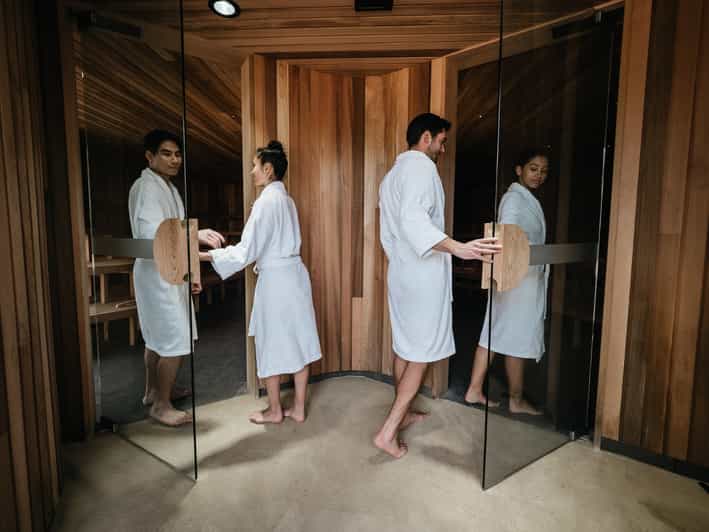 Peninsula Hot Springs Sauna Aufguss | GetYourGuide