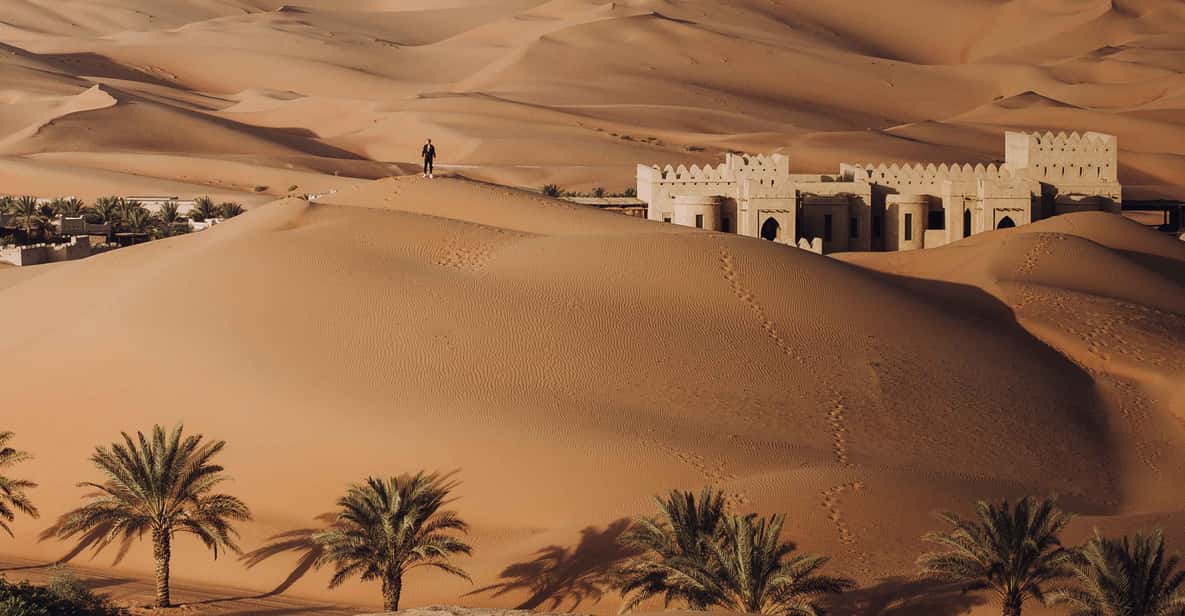 Fra Dubai: Privat transport til Qasr Al Sarab | GetYourGuide