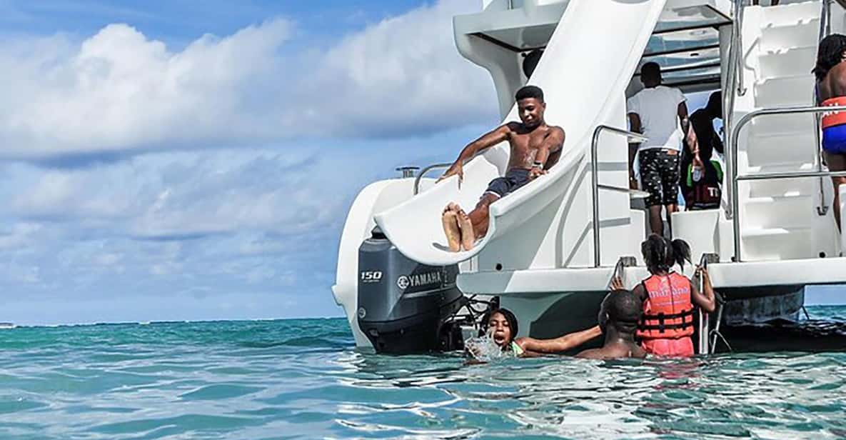 Punta Cana: Fiesta en barco catamarán con bebidas ilimitadas | GetYourGuide
