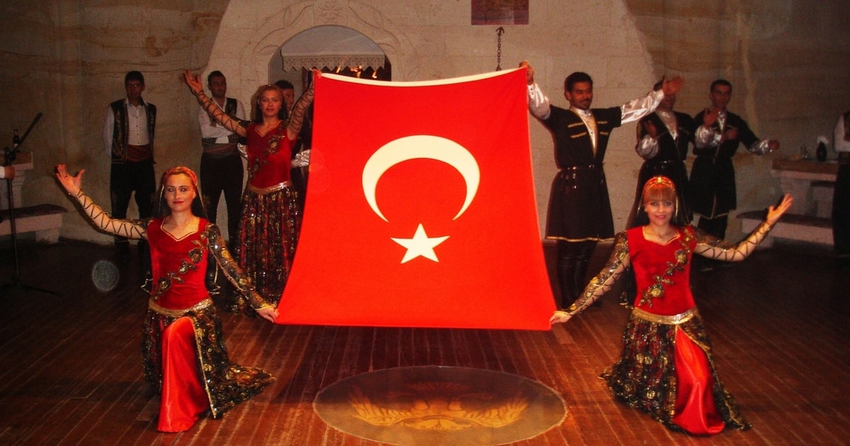 Turkse nachtshow in Cappadocië | GetYourGuide