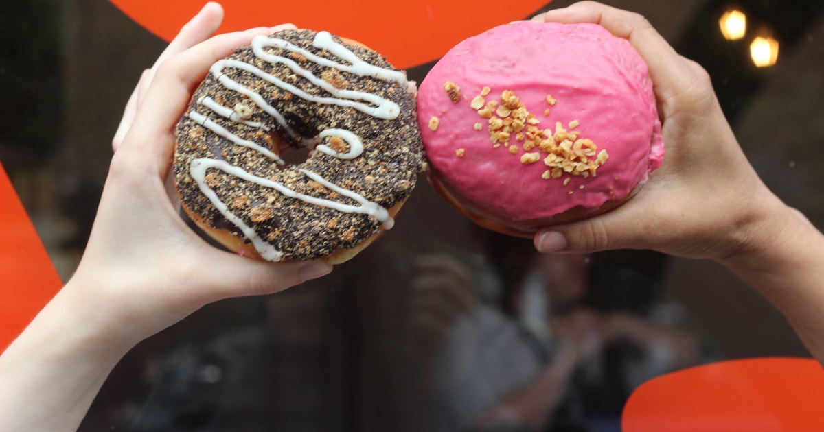 Edinburgh: Royal Mile Donut Tour with Donut Tastings | GetYourGuide
