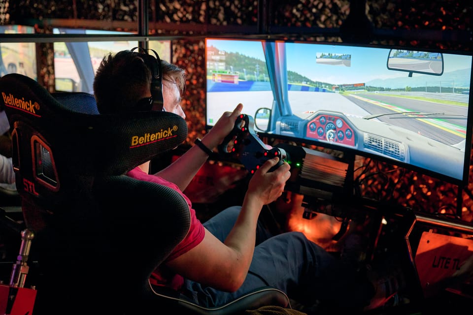 Sim racing | Simulador de carreras de alta gama en Hamburgo | GetYourGuide