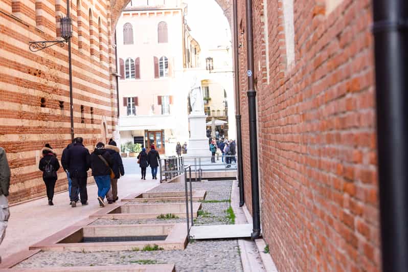 Verona: Night Walking Tour | GetYourGuide