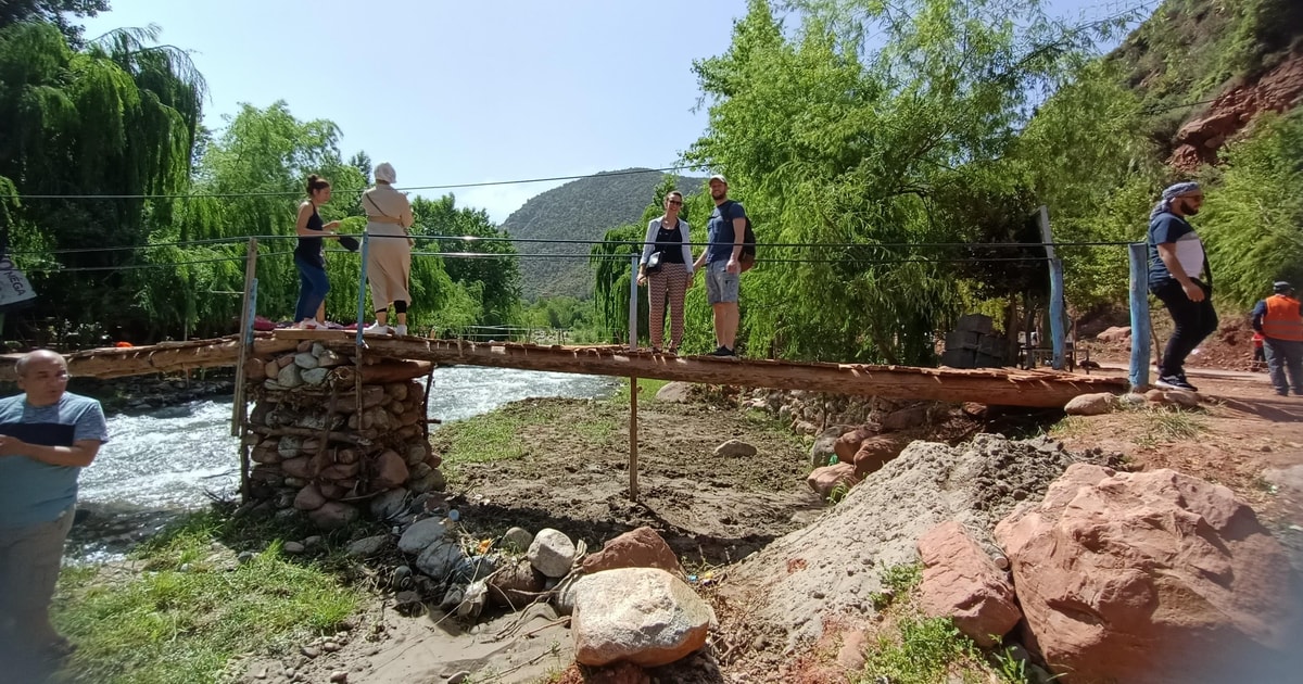 Excursión Valle de Ourika y montes Atlas con paseo en camello ...
