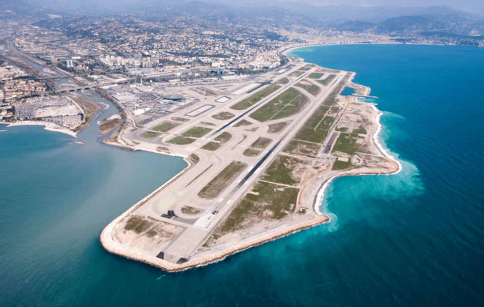 Verwunderlich Nizza Flughafen Ankunft Ebenbild