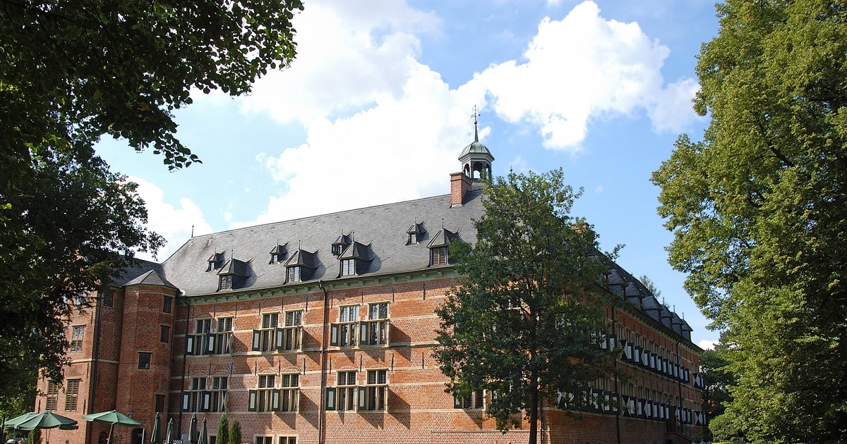 Reinbek Castle & Ahrensburg Palace Trip by Car from Hamburg | GetYourGuide