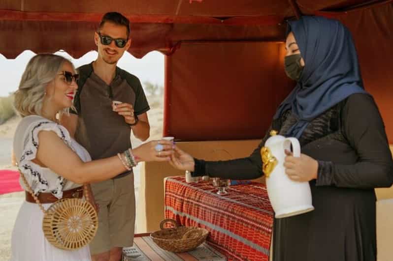 Safari în deșert Premium, 3 spectacole, plimbare cu cămila la Majlis ...