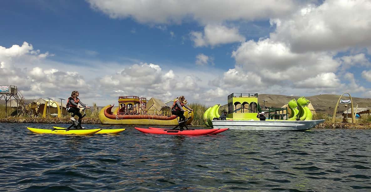 Puno: waterfiets naar het eiland Uros aan het Titicacameer | GetYourGuide