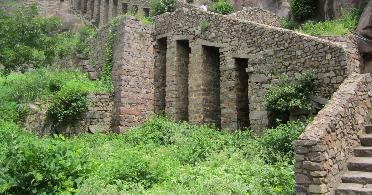 Hyderabad: Golconda Fort & Qutb Shahi Tombs mit Transfer | GetYourGuide