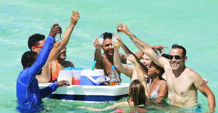 Punta Cana: Fiesta en barco con snorkel y barra libre incluidos | GetYourGuide