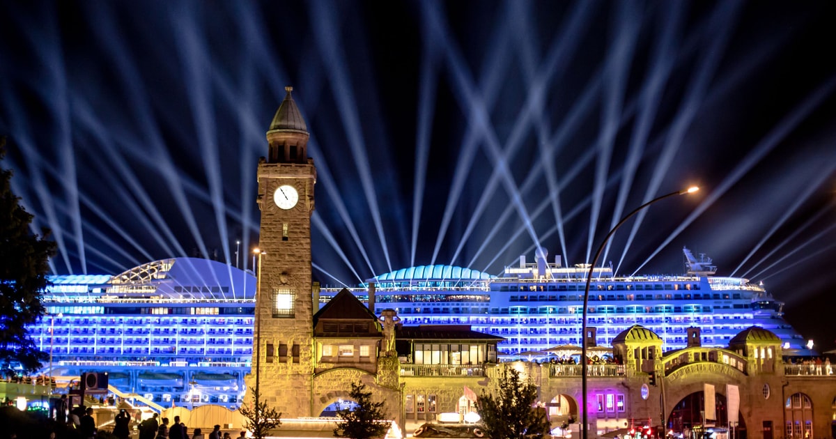 Hamburg at Night: Old Town & St Pauli Private Tour | GetYourGuide