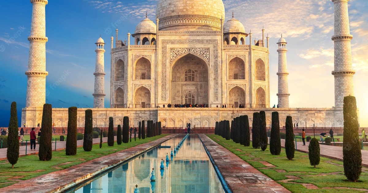 Von Delhi: Tagesausflug zum Taj Mahal und Agra Fort mit dem Auto ...