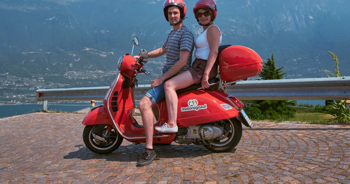 Malcesine: Gardasøens selvguidede Vespa-tur | GetYourGuide