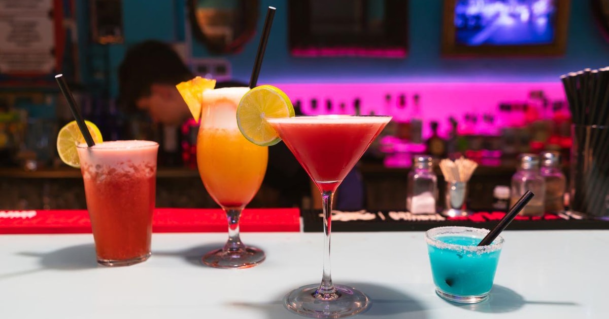 Tipsy Tour with Drinks Included in London | GetYourGuide