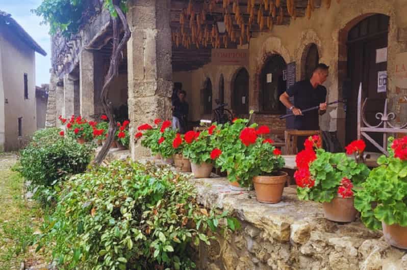 Show : Ode to life by the bicentenary lime tree of Pérouges | GetYourGuide