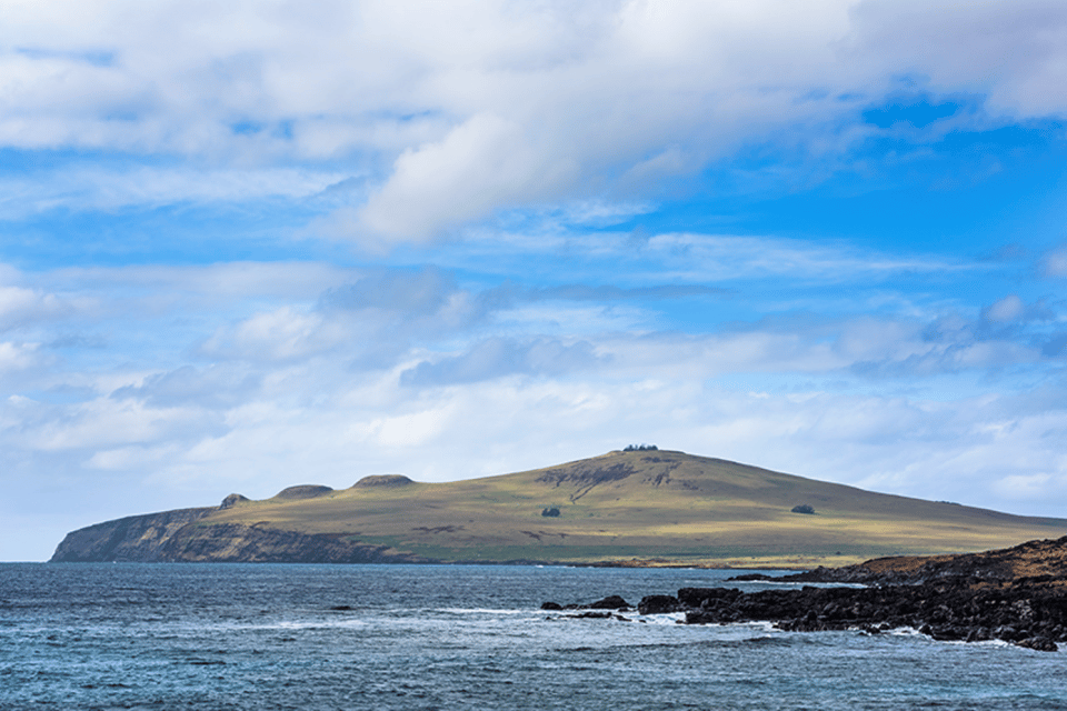 Isla de Pascua: tour privado de senderismo al volcán Poike con guía ...