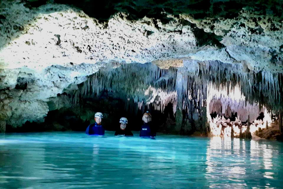 Exploración privada de cenotes - Cultura maya, fósiles y diversión ...