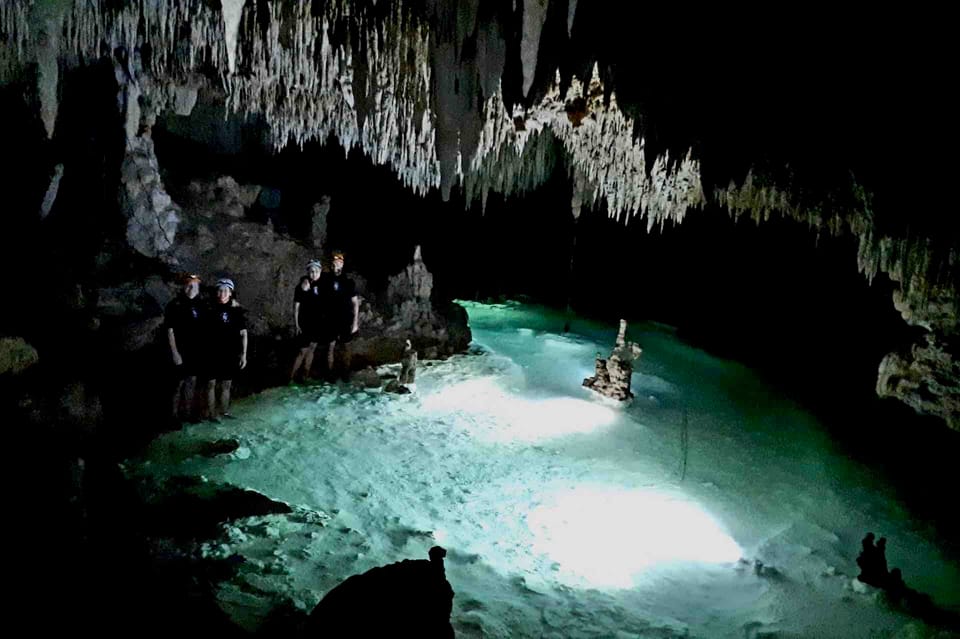 Exploración privada de cenotes - Cultura maya, fósiles y diversión ...