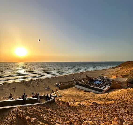 Tánger: Paseo en camello por la playa de Achakar al atardecer y cena ...