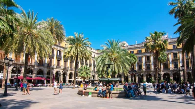 Privéwandeling door de oude binnenstad en de gotische wijk van ...
