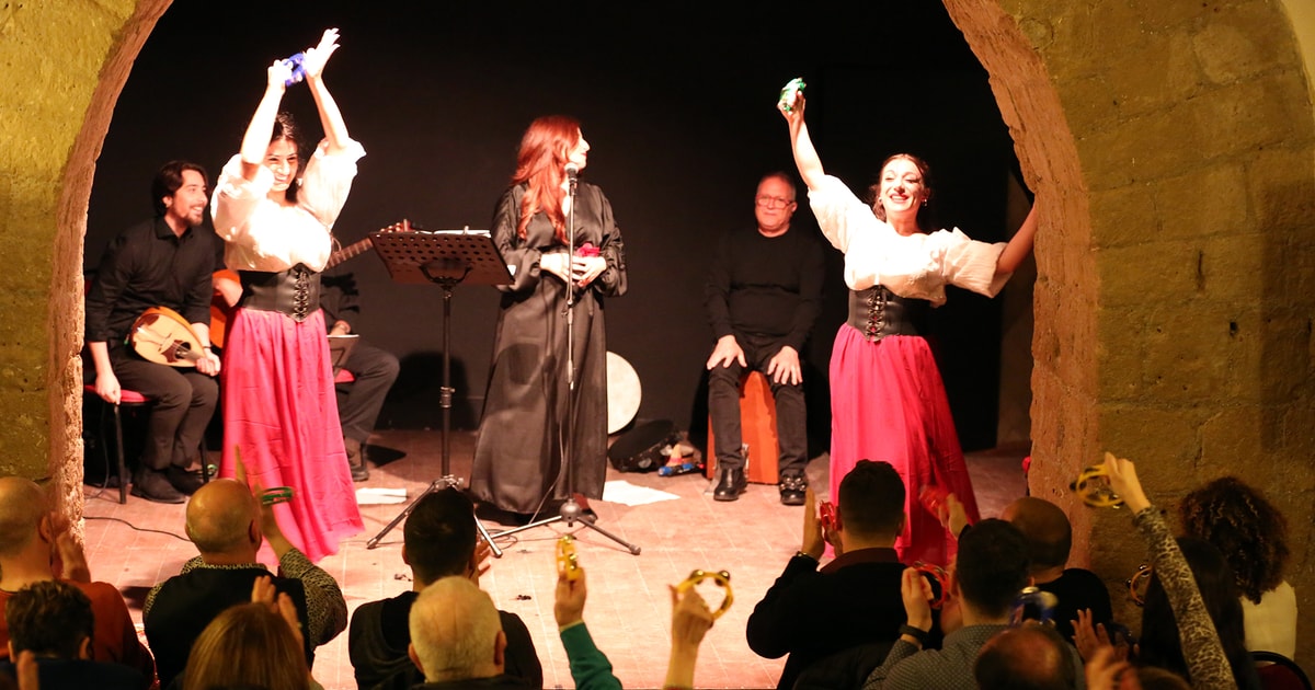 Napoli: Show Canzoni e Danze Tradizionali con degustazione | GetYourGuide