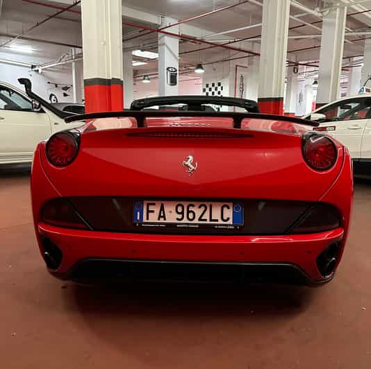 TestDrive Ferrari tour guidato delle zone turistiche di Roma | GetYourGuide
