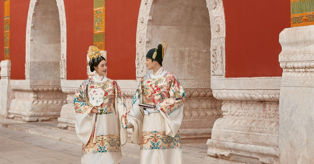 Beijing Traditional Hanfu Experience & Photoshoot for Groups | GetYourGuide